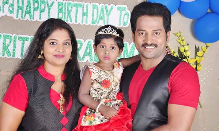 Valli Serial Actor Rajkumar Family Photo Goes Viral