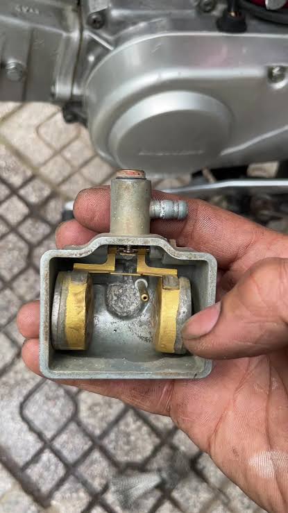 Cách kiểm tra bình xăng con trước khi mang đi sửa