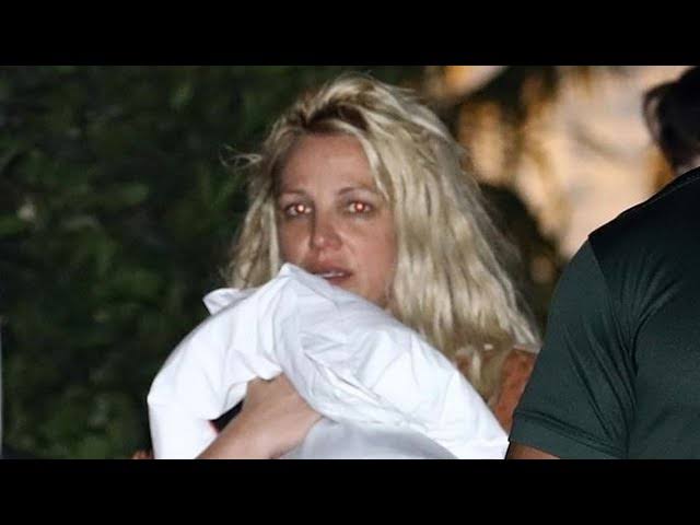 Does Britney have flawless skin or is she using a snapchat filter ...