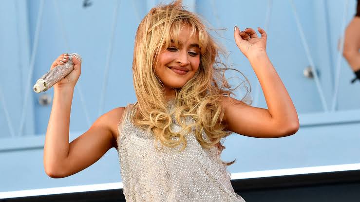 Ingressos da Short n' Sweet Tour de Sabrina Carpenter esgotam em 20 ...